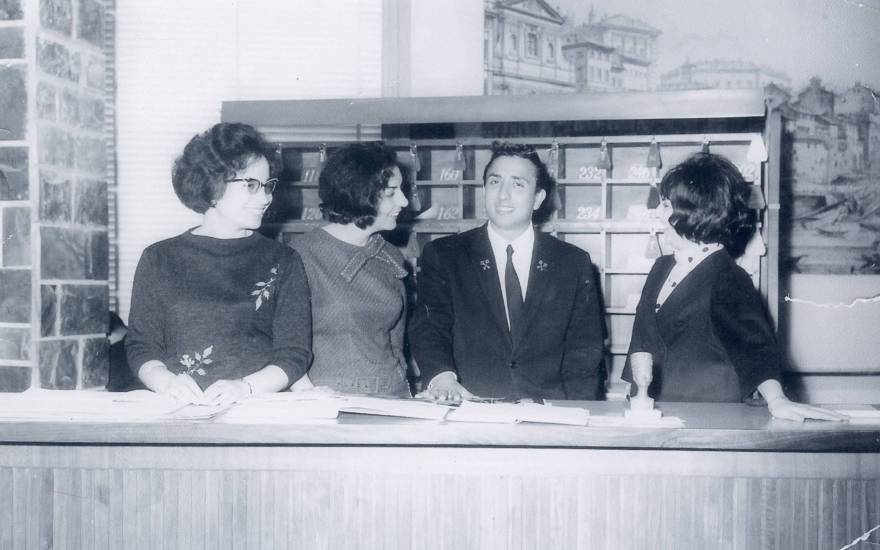 Cleo with friends, Rome, 1961 – Kingston Greek History Project